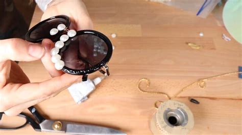 3 Cute And Easy Ways To Diy Your Own Custom Sunglasses Upstyle