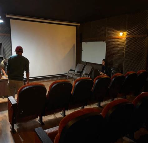 اجاره روزانه محیط آموزشی سینمایی ۲۰۰ متری در گیشا در تهران