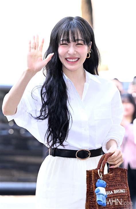 티파니 영 봄 꽃 미소