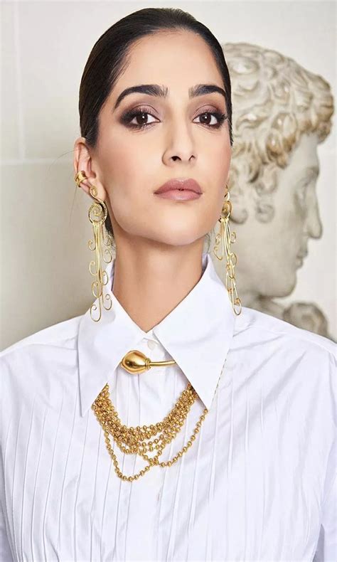 Sonam Kapoor Is A Pro At Choosing The Right Jewellery For Her Outfits
