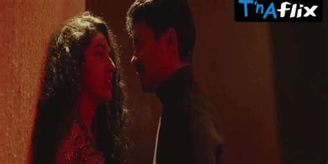 Puneet Kaur Brar Breasts Bikini Scene In Delhi Khabbar