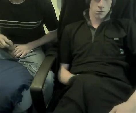 2 Guys Wanking And Cumming Together