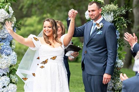 Bride Honors Her Late Father By Releasing Butterflies At Her Wedding