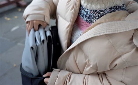 Poimo Is An Inflatable Electric Scooter That Can Be Carried In A Backpack