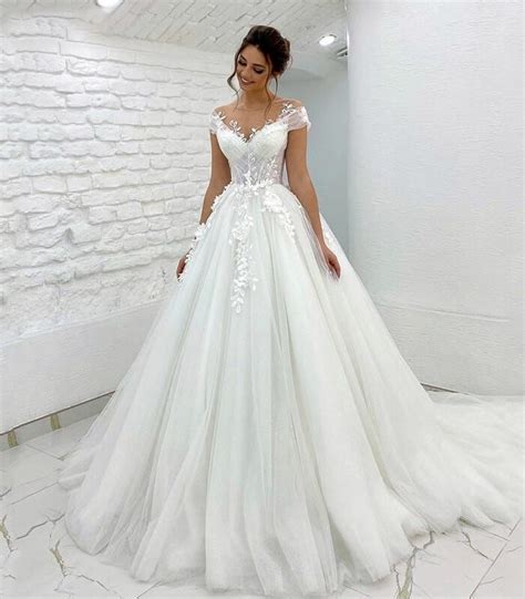 Robe De Mariée Simple Et Chic • La Robelière