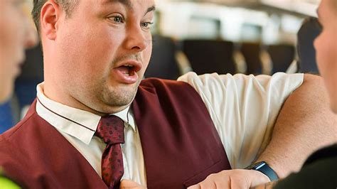 Gegen Gewalt Alle Schaffner Von Db Regio Bekommen Bodycams Heise Online