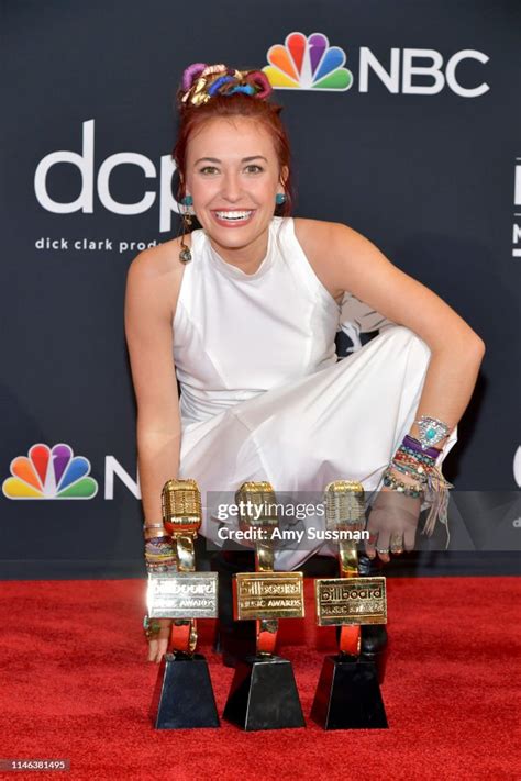 Lauren Daigle Poses With Awards For Best Christian Artist Top News