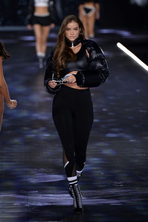Barbara Palvin Au Défilé Victorias Secret 2018