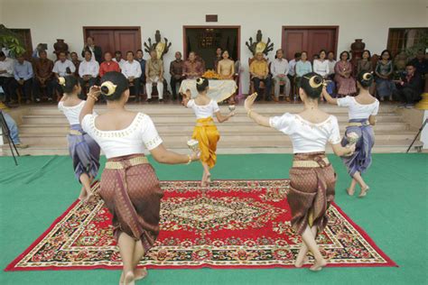 ក្រសួងព័ត៌មាន រៀបចំរបាំជូនពរ និង របាំត្រុដិ បណ្តេញឧបទ្រពចង្រៃឆ្នាំចាស់ លើករាសីឆ្នាំថ្មី