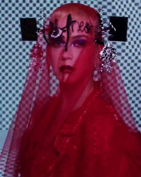 Celebrating The Avant Garde At The Met Gala With Tumbex