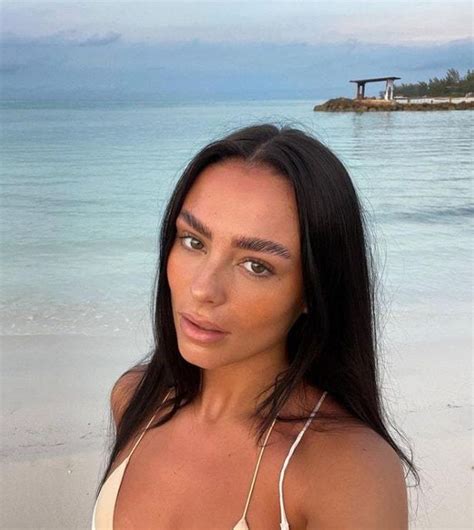 Love Islands Leah Taylor Looks Completely Different With Brown Hair