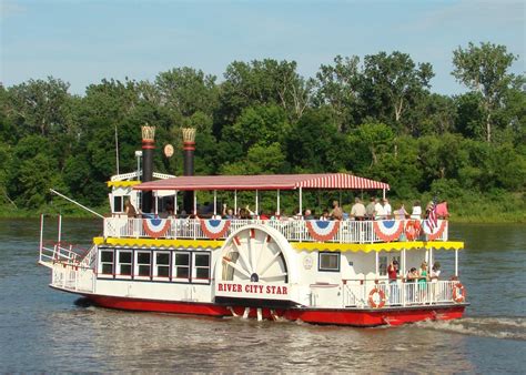 Experience The Beauty And Serenity Of The Missouri River On This 1940s