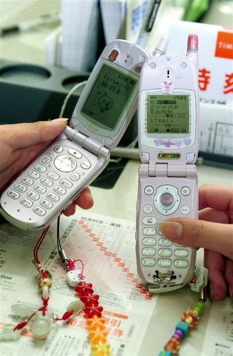 Texting In The 90s Japans Retro Futuristic Phone Culture │yokogao