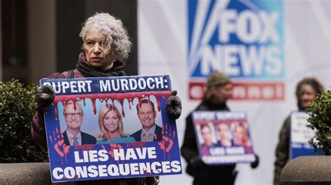Tucker Carlson Donald Trump And The In Fighting At Fox News Bbc News