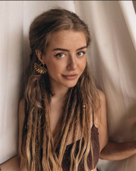 Melanie Chayers Instagram Twitter And Facebook On Idcrawl