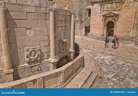 Dubrovnik Old Town Main Street Stradun With Onofrio S Fountain