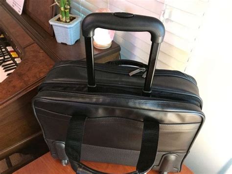 Solo Classic Leather Rolling Case Review Macsources