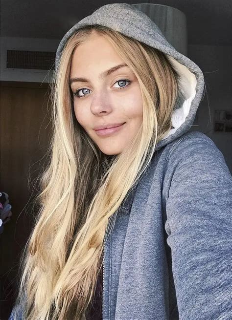 Mishel Gerzig Scrolller