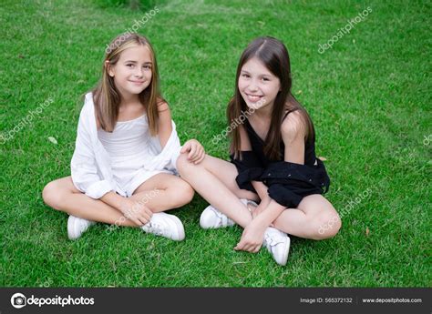 Identical Twin Girls Tween