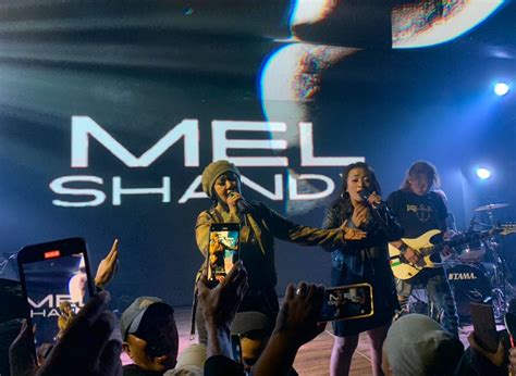 Penampilan Mel Shandy Berkolaborasi Dengan Alin Lady Rocker Malang Yog