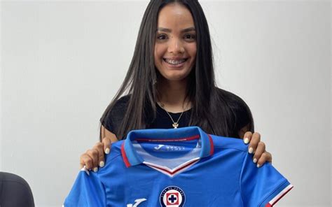 María Peraza Jugará En El Cruz Azul