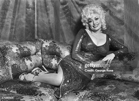 57 Stock Fotos Und Hochauflösende Bilder Zu Dolly Parton Brust Getty