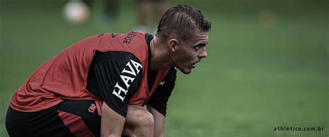 Athletico Paranaense Site Oficial Os Primeiros Passos De Luan Patrick