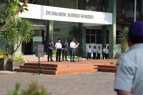 Upaca Bendera Di Lingkungan Upn “veteran” Jakarta Universitas