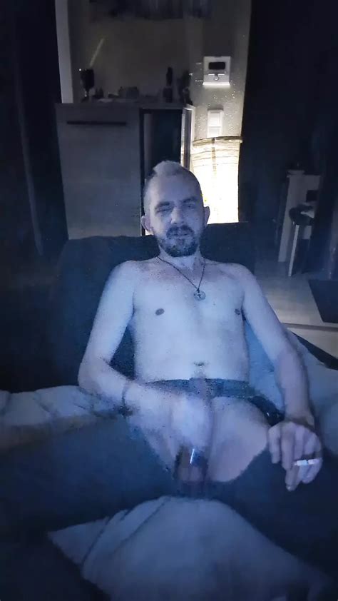 男同手淫和吸烟 xHamster
