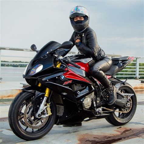 Pin On Women Sport Bike Riders