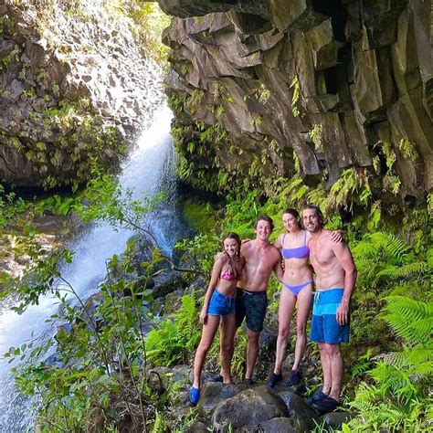 Shailene Woodley Aaron Rodgers Vacation With Miles Teller And His Wife