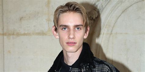 Levon Roan Thurman Hawke Is A Young Actor And Musician Facts About Ethan Hawkes Son With Uma