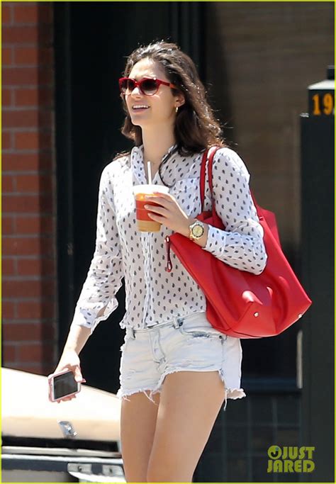 Shamelesss Jeremy Allen White Shaved Emmy Rossums Legs With Pliers