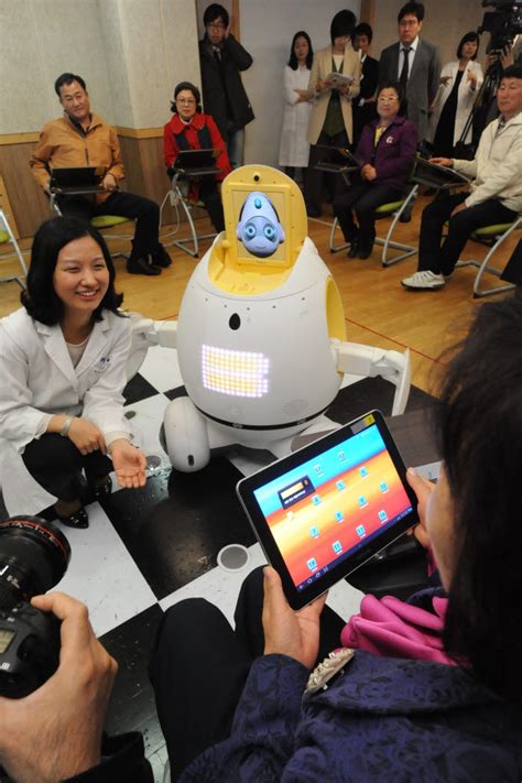 유럽으로 진출 하는 노인케어 로봇 전자신문