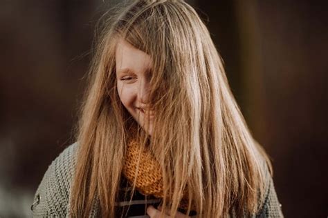 무료 사진 화려한 소녀 십 대 사진 스튜디오 사진 모델 사진 금발 머리 여자 모델 매력적인