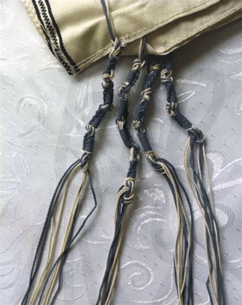 Radzyn Chabad Ariza”l Method Blue Fringes Techeiles Tekhelet