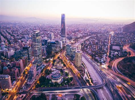 智利圣地亚哥夜间美丽的城市风景11月1高清图片下载 正版图片502913754 摄图网
