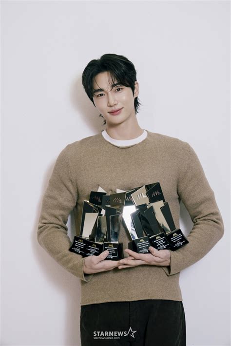 변함 없이 우월한 변우석스타랭킹 男배우 3위 스타뉴스