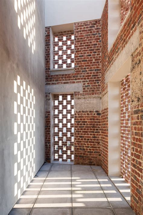 Hit And Miss Brickwork Makes Creative Use Of Sustainable Clay Brick