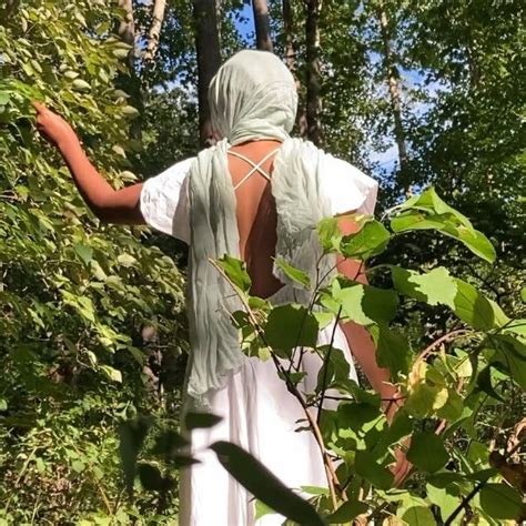 Caiah Cntxtuall • Threads Say More