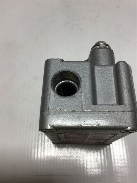 Honeywell Ex Ar Explosion Proof Micro Switch 15125a 250480vac 18hp 1