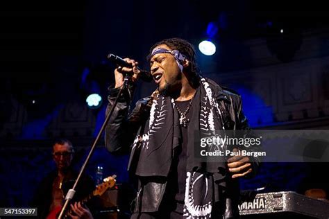 D Angelo Singer Photos And Premium High Res Pictures Getty Images