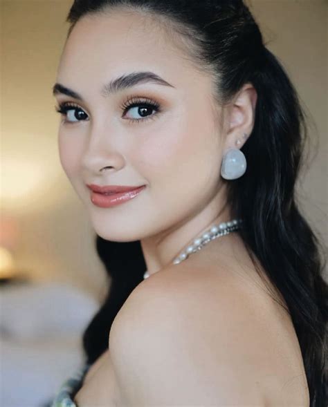 Foto Bareng Ryan Reynolds Dan Hugh Jackman Intip Pesona Aktris Caitlin