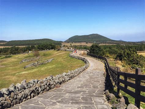 济州岛山君不离 济州岛偶来小路 济州岛汉拿山 大山谷图库