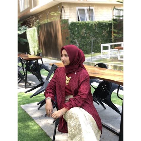 Jual Sewa Baju Sofia In Red Outer Viscouse Rok Lilit Songket Shopee Indonesia