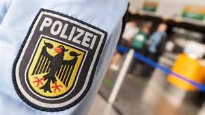 Kriminalität Praktikum Bei Polizei Mann Gibt Drogen An Jugendlichen