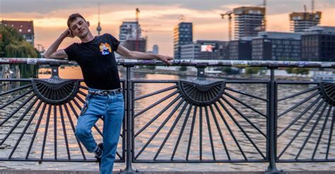 Understanding Data Driven Attribution Models Inside Getyourguide