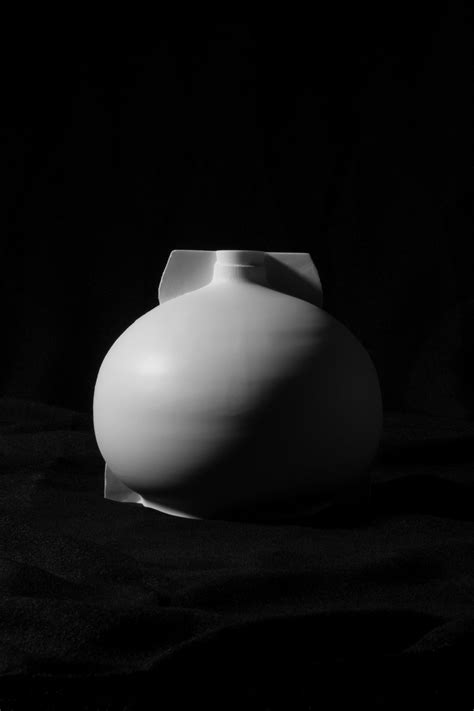 Ruohong Wu Creates Porcelain Objects Using Chinese Mass Production