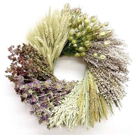15 Natural And Rustic Grass Wreath Designs For Organic Elegance