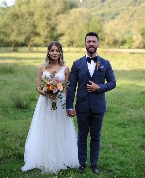 Bir Dönemin ‘can Ayşecikiydi O şimdi Evli Mutlu çocuklu Ecem Kanun Güzelliğiyle Mest Etti